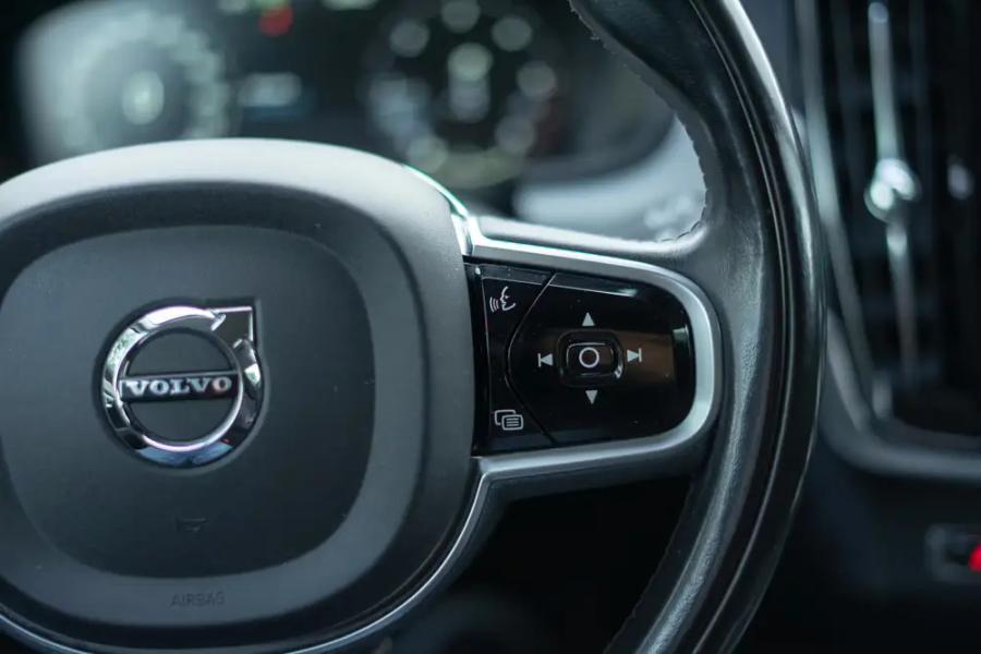 Balts Volvo V90 2018 Liepāja, ar dzinēja tilpumu 2.00 L un nobraukumu 233 tūkst. km par 15000 €, foto 19 vietnē AUTOMOTO.COM.LV