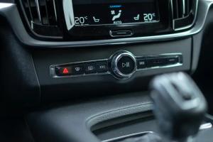 Balts Volvo V90 2018 Liepāja, ar dzinēja tilpumu 2.00 L un nobraukumu 233 tūkst. km par 15000 €, foto 20 vietnē AUTOMOTO.COM.LV