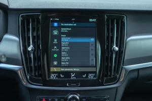 Balts Volvo V90 2018 Liepāja, ar dzinēja tilpumu 2.00 L un nobraukumu 233 tūkst. km par 15000 €, foto 24 vietnē AUTOMOTO.COM.LV