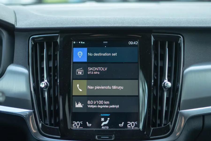 Balts Volvo V90 2018 Liepāja, ar dzinēja tilpumu 2.00 L un nobraukumu 233 tūkst. km par 15000 €, foto 25 vietnē AUTOMOTO.COM.LV