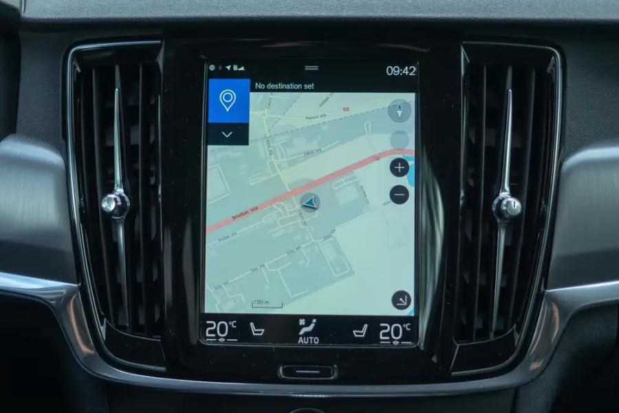 Balts Volvo V90 2018 Liepāja, ar dzinēja tilpumu 2.00 L un nobraukumu 233 tūkst. km par 15000 €, foto 26 vietnē AUTOMOTO.COM.LV