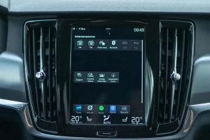 Balts Volvo V90 2018 Liepāja, ar dzinēja tilpumu 2.00 L un nobraukumu 233 tūkst. km par 15000 €, foto 27 vietnē AUTOMOTO.COM.LV