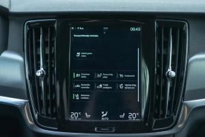 Balts Volvo V90 2018 Liepāja, ar dzinēja tilpumu 2.00 L un nobraukumu 233 tūkst. km par 15000 €, foto 29 vietnē AUTOMOTO.COM.LV