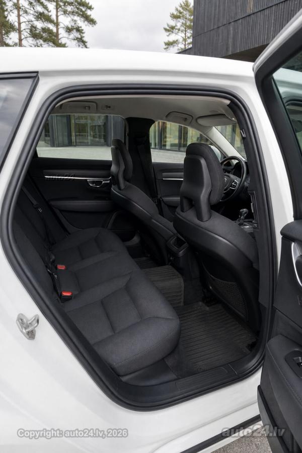 Balts Volvo V90 2018 Tartu, ar dzinēja tilpumu 2.00 L un nobraukumu 295 tūkst. km par 16900 €, foto 9 vietnē AUTOMOTO.COM.LV