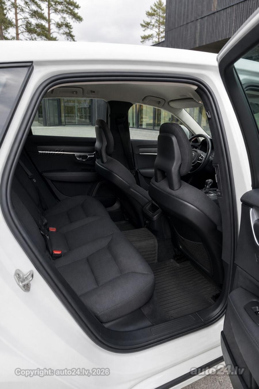 Balts Volvo V90 2018 Tartu, ar dzinēja tilpumu 2.00 L un nobraukumu 295 tūkst. km par 16900 €, foto 10 vietnē AUTOMOTO.COM.LV