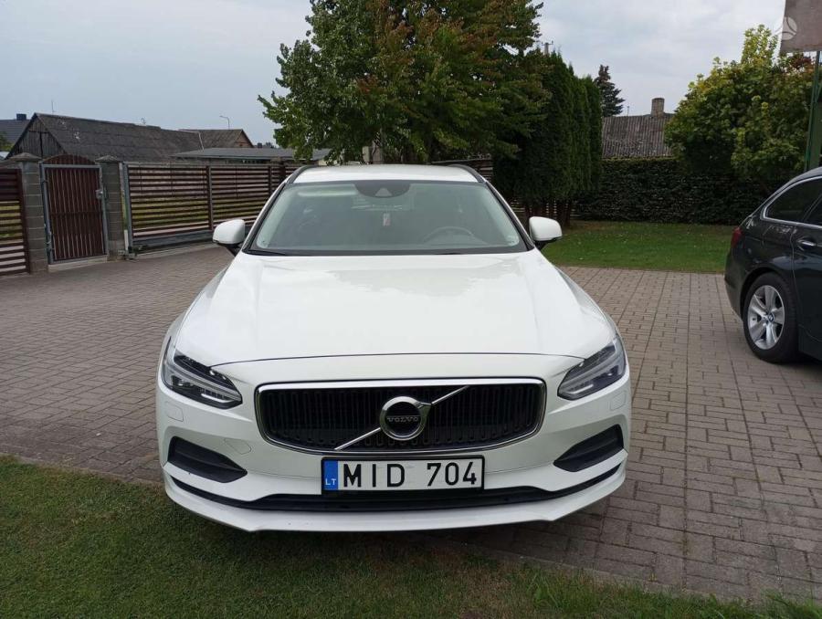 White Volvo V90 2018 in Kaunas, with an engine capacity of 1.97 L and mileage of 400 thousand km for 11300 €, photo 3 on AUTOMOTO.COM.LV
