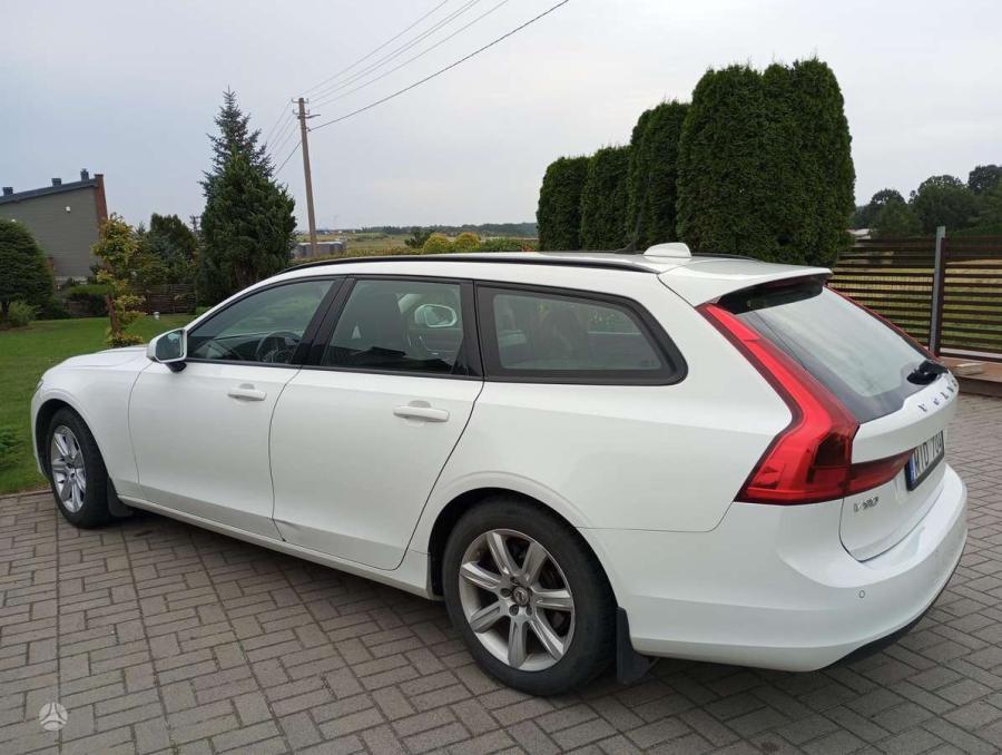 White Volvo V90 2018 in Kaunas, with an engine capacity of 1.97 L and mileage of 400 thousand km for 11300 €, photo 6 on AUTOMOTO.COM.LV