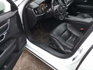 White Volvo V90 2018 in Kaunas, with an engine capacity of 1.97 L and mileage of 400 thousand km for 11300 €, photo 7 on AUTOMOTO.COM.LV