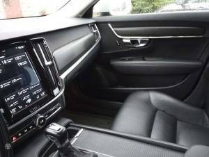 White Volvo V90 2018 in Kaunas, with an engine capacity of 1.97 L and mileage of 400 thousand km for 11300 €, photo 8 on AUTOMOTO.COM.LV