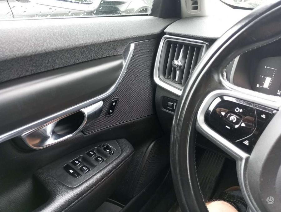 White Volvo V90 2018 in Kaunas, with an engine capacity of 1.97 L and mileage of 400 thousand km for 11300 €, photo 14 on AUTOMOTO.COM.LV