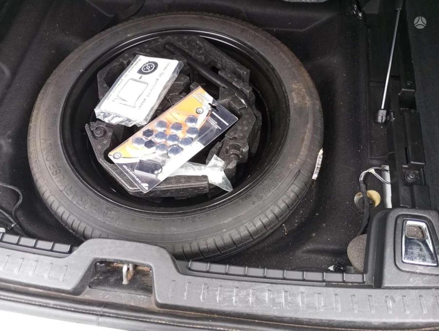 White Volvo V90 2018 in Kaunas, with an engine capacity of 1.97 L and mileage of 400 thousand km for 11300 €, photo 18 on AUTOMOTO.COM.LV