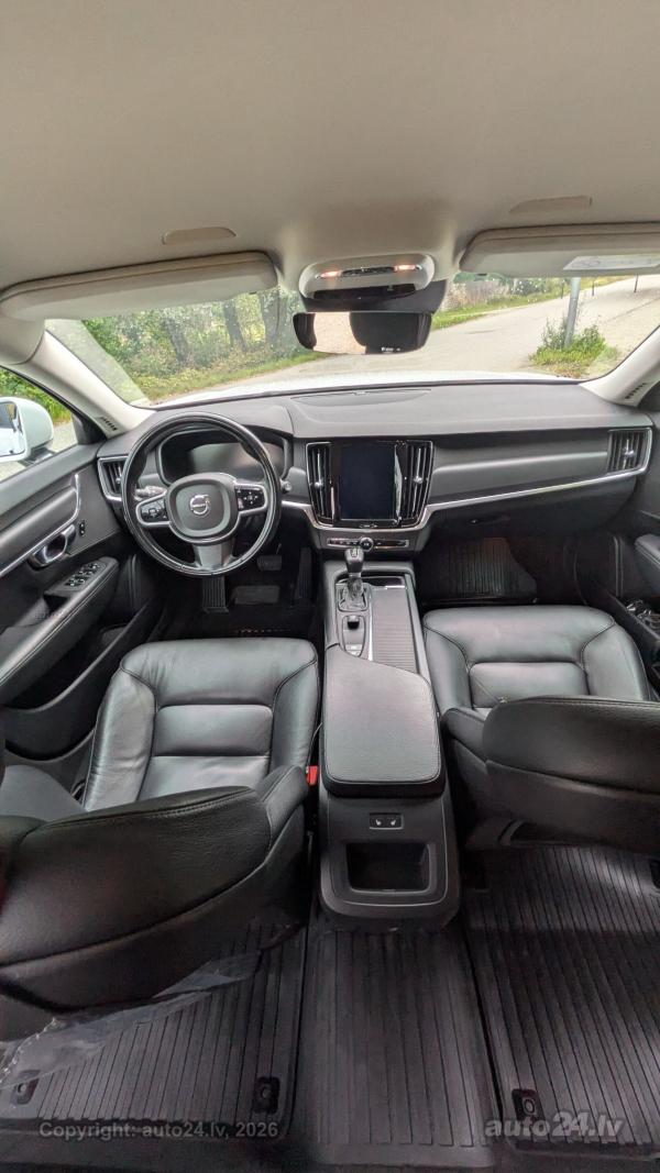 White Volvo V90 2018 in Tallinn, with an engine capacity of 2.00 L and mileage of 238 thousand km for 17490 €, photo 7 on AUTOMOTO.COM.LV