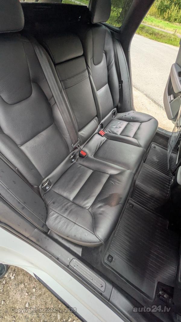 White Volvo V90 2018 in Tallinn, with an engine capacity of 2.00 L and mileage of 238 thousand km for 17490 €, photo 8 on AUTOMOTO.COM.LV