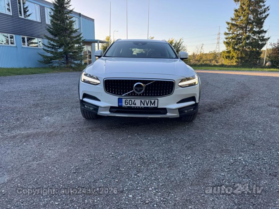 White Volvo V90 2018 in Tallinn, with an engine capacity of 2.00 L and mileage of 185 thousand km for 22900 €, photo 3 on AUTOMOTO.COM.LV