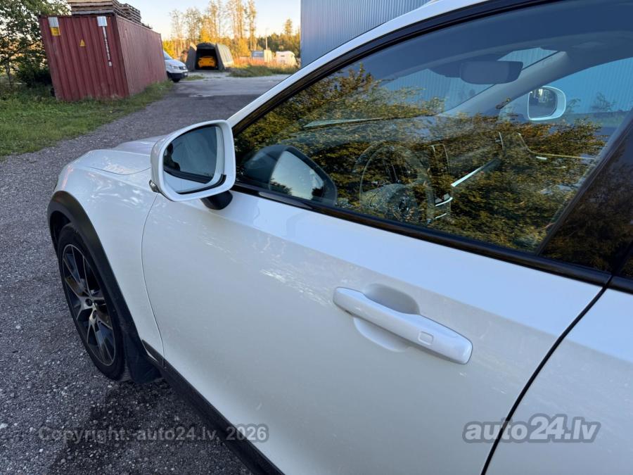 White Volvo V90 2018 in Tallinn, with an engine capacity of 2.00 L and mileage of 185 thousand km for 22900 €, photo 6 on AUTOMOTO.COM.LV