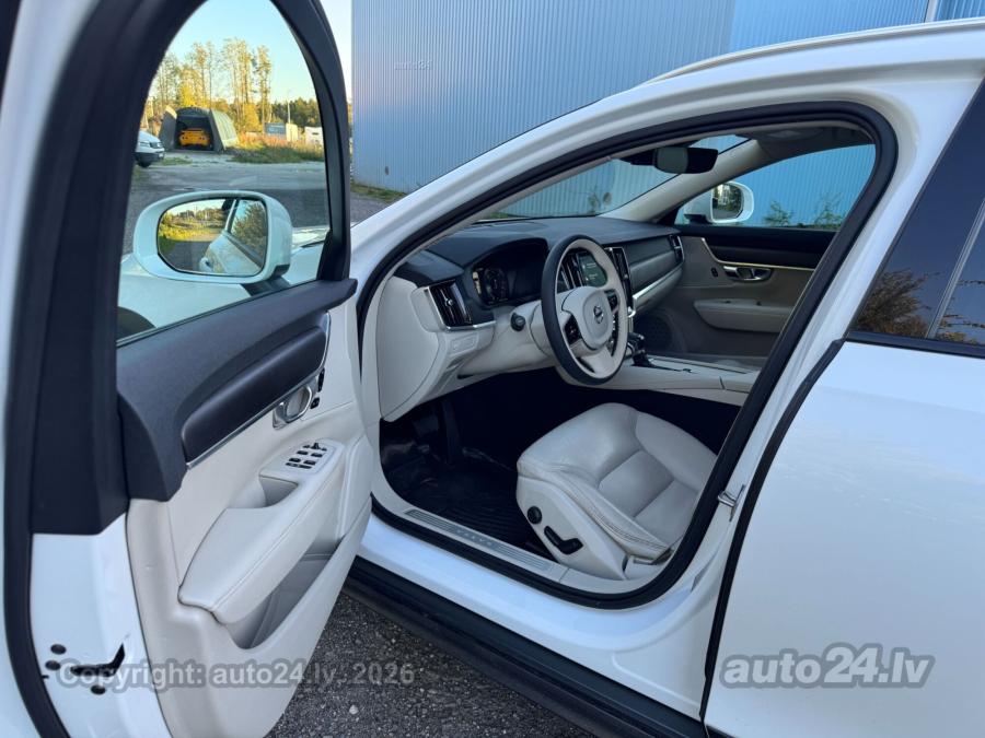 White Volvo V90 2018 in Tallinn, with an engine capacity of 2.00 L and mileage of 185 thousand km for 22900 €, photo 8 on AUTOMOTO.COM.LV