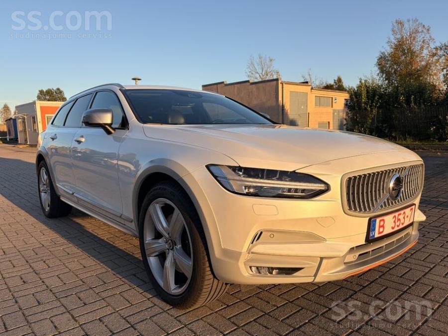 White Volvo V90 2018 in Ventspils, with an engine capacity of 2.00 L and mileage of 212 thousand km for 19500 €, photo 1 on AUTOMOTO.COM.LV