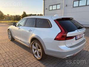 White Volvo V90 2018 in Ventspils, with an engine capacity of 2.00 L and mileage of 212 thousand km for 19500 €, photo 9 on AUTOMOTO.COM.LV