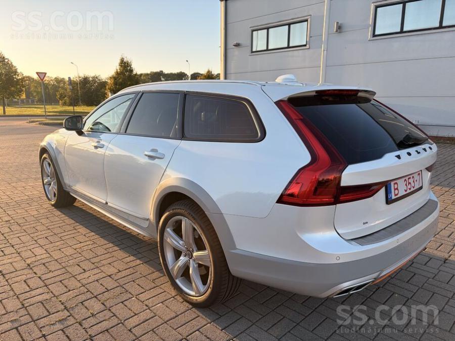 White Volvo V90 2018 in Ventspils, with an engine capacity of 2.00 L and mileage of 212 thousand km for 19500 €, photo 9 on AUTOMOTO.COM.LV