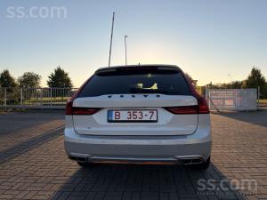 White Volvo V90 2018 in Ventspils, with an engine capacity of 2.00 L and mileage of 212 thousand km for 19500 €, photo 10 on AUTOMOTO.COM.LV