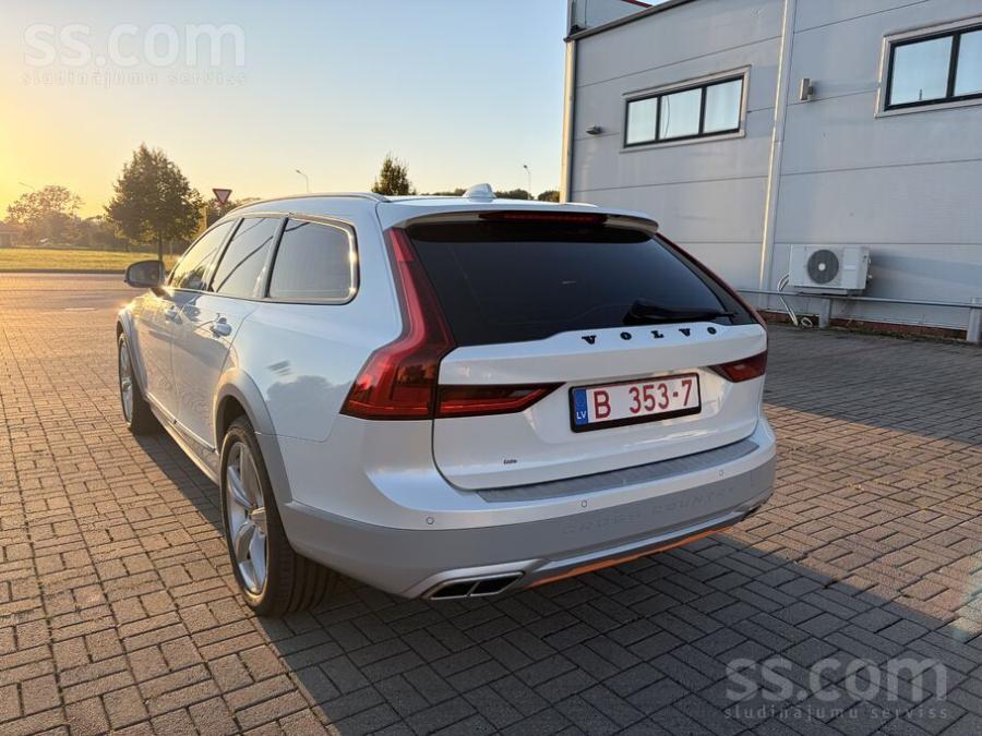 White Volvo V90 2018 in Ventspils, with an engine capacity of 2.00 L and mileage of 212 thousand km for 19500 €, photo 11 on AUTOMOTO.COM.LV