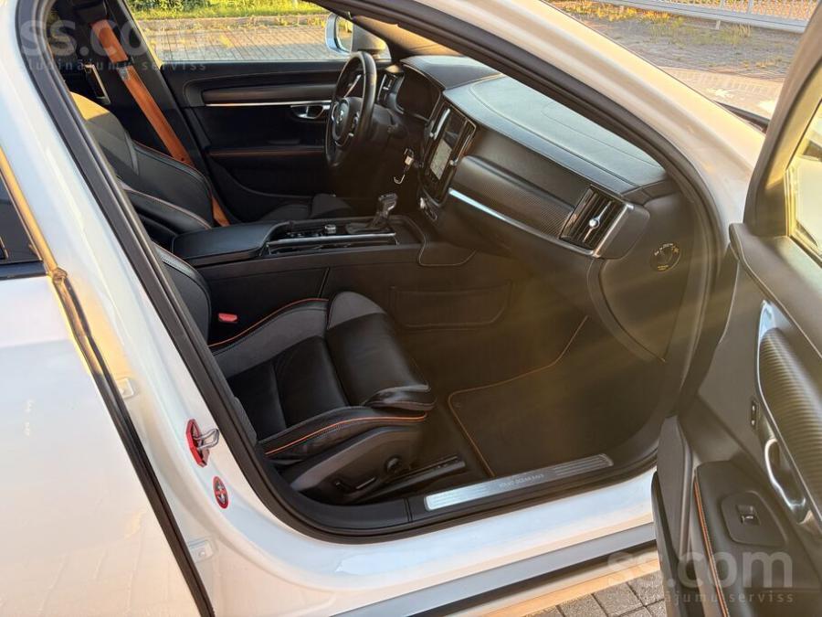 White Volvo V90 2018 in Ventspils, with an engine capacity of 2.00 L and mileage of 212 thousand km for 19500 €, photo 13 on AUTOMOTO.COM.LV