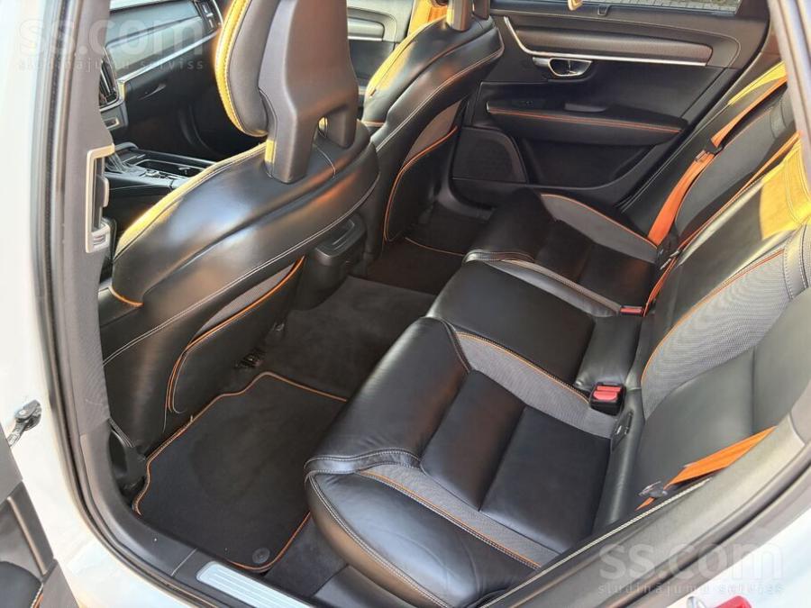 White Volvo V90 2018 in Ventspils, with an engine capacity of 2.00 L and mileage of 212 thousand km for 19500 €, photo 15 on AUTOMOTO.COM.LV