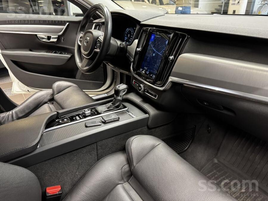 Balts Volvo V90 2019 Rīga, ar dzinēja tilpumu 2.00 L un nobraukumu 173 tūkst. km par 21000 €, foto 11 vietnē AUTOMOTO.COM.LV