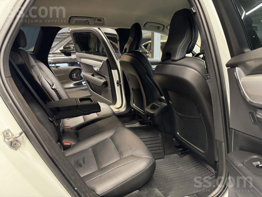 Balts Volvo V90 2019 Rīga, ar dzinēja tilpumu 2.00 L un nobraukumu 173 tūkst. km par 21000 €, foto 14 vietnē AUTOMOTO.COM.LV
