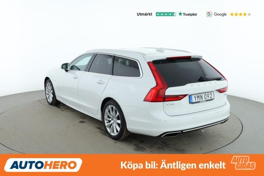 White Volvo V90 2019 in Kaunas, with an engine capacity of 0.00 L and mileage of 69 thousand km for 36110 €, photo 2 on AUTOMOTO.COM.LV