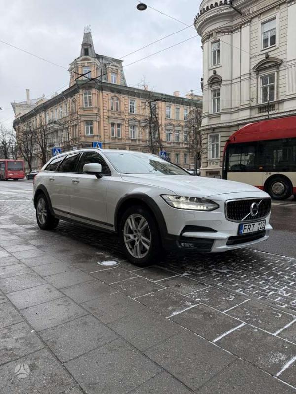 White Volvo V90 2019 in Vilnius, with an engine capacity of 1.97 L and mileage of 185 thousand km for 27999 €, photo 1 on AUTOMOTO.COM.LV