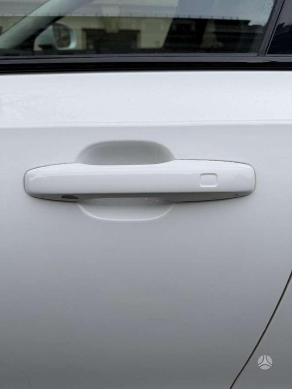 White Volvo V90 2019 in Vilnius, with an engine capacity of 1.97 L and mileage of 185 thousand km for 27999 €, photo 9 on AUTOMOTO.COM.LV