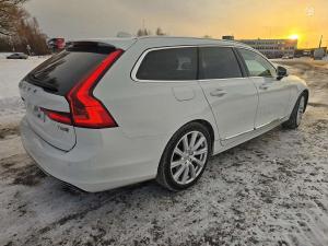 White Volvo V90 2019 in Taurage, with an engine capacity of 1.97 L and mileage of 222 thousand km for 19990 €, photo 2 on AUTOMOTO.COM.LV
