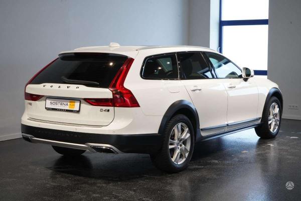 White Volvo V90 2019 in Vilnius, with an engine capacity of 1.97 L and mileage of 185 thousand km for 27500 €, photo 3 on AUTOMOTO.COM.LV