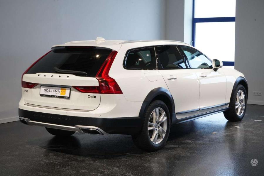 White Volvo V90 2019 in Vilnius, with an engine capacity of 1.97 L and mileage of 185 thousand km for 27500 €, photo 3 on AUTOMOTO.COM.LV
