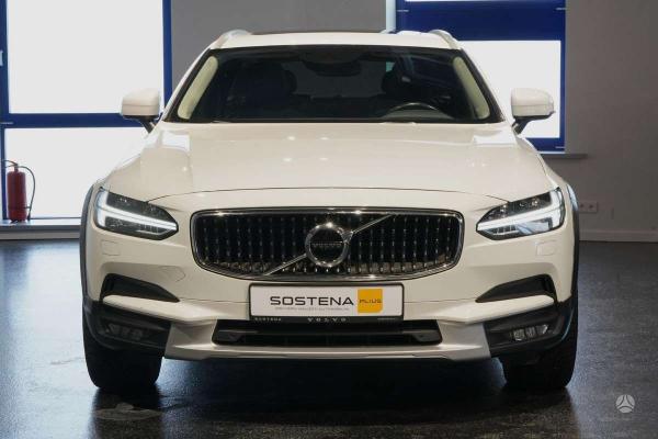 White Volvo V90 2019 in Vilnius, with an engine capacity of 1.97 L and mileage of 185 thousand km for 27500 €, photo 4 on AUTOMOTO.COM.LV
