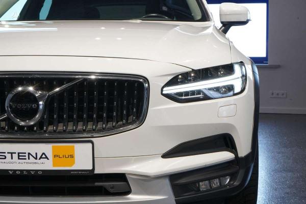White Volvo V90 2019 in Vilnius, with an engine capacity of 1.97 L and mileage of 185 thousand km for 27500 €, photo 5 on AUTOMOTO.COM.LV