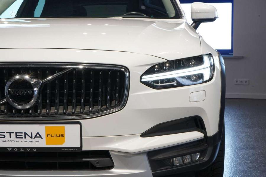 White Volvo V90 2019 in Vilnius, with an engine capacity of 1.97 L and mileage of 185 thousand km for 27500 €, photo 5 on AUTOMOTO.COM.LV