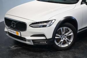 White Volvo V90 2019 in Vilnius, with an engine capacity of 1.97 L and mileage of 185 thousand km for 27500 €, photo 22 on AUTOMOTO.COM.LV