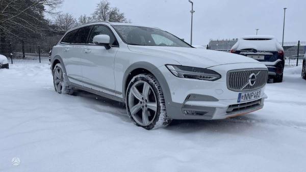 White Volvo V90 2019 in Kaunas, with an engine capacity of 1.97 L and mileage of 240 thousand km for 22400 €, photo 3 on AUTOMOTO.COM.LV