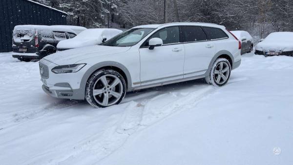 White Volvo V90 2019 in Kaunas, with an engine capacity of 1.97 L and mileage of 240 thousand km for 22400 €, photo 5 on AUTOMOTO.COM.LV