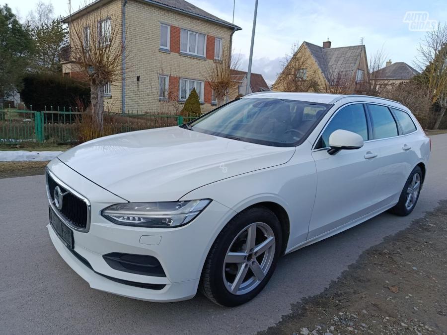 White Volvo V90 2019 in Siauliai, with an engine capacity of 2.00 L and mileage of 430 thousand km for 7950 €, photo 1 on AUTOMOTO.COM.LV