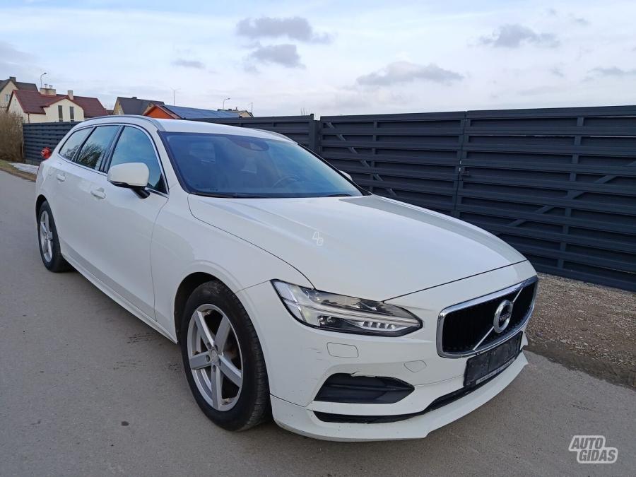 White Volvo V90 2019 in Siauliai, with an engine capacity of 2.00 L and mileage of 430 thousand km for 7950 €, photo 2 on AUTOMOTO.COM.LV