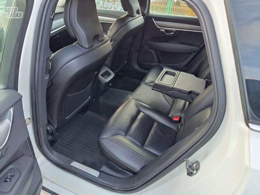 White Volvo V90 2019 in Siauliai, with an engine capacity of 2.00 L and mileage of 430 thousand km for 7950 €, photo 9 on AUTOMOTO.COM.LV