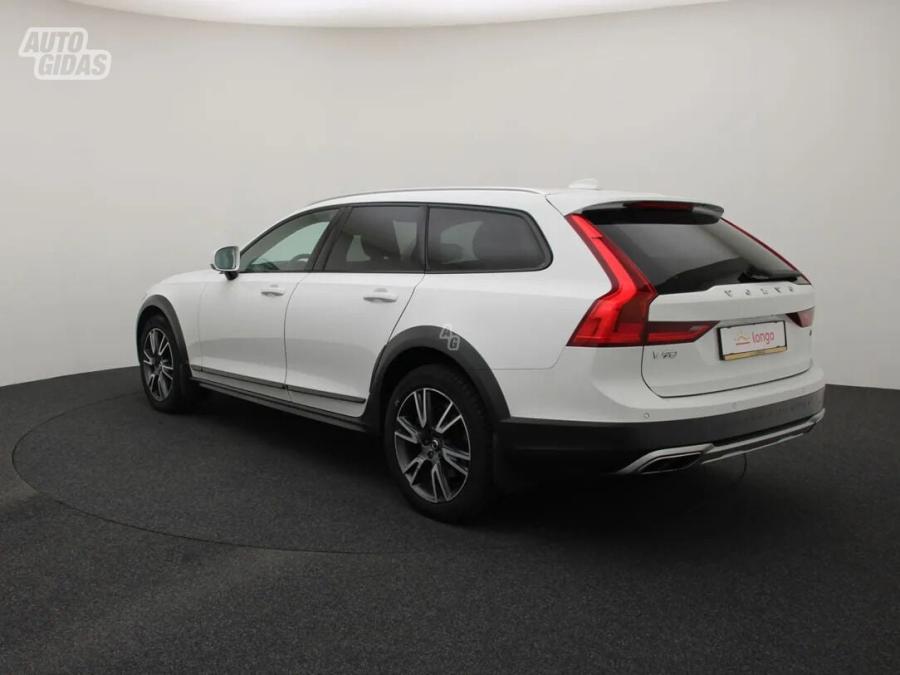 White Volvo V90 2019 in Vilnius, with an engine capacity of 2.00 L and mileage of 269 thousand km for 19799 €, photo 7 on AUTOMOTO.COM.LV