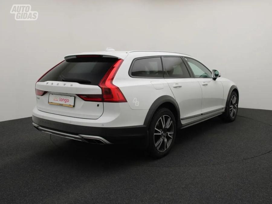 White Volvo V90 2019 in Vilnius, with an engine capacity of 2.00 L and mileage of 269 thousand km for 19799 €, photo 8 on AUTOMOTO.COM.LV