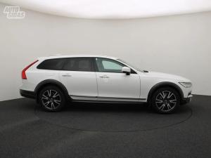 White Volvo V90 2019 in Vilnius, with an engine capacity of 2.00 L and mileage of 269 thousand km for 19799 €, photo 9 on AUTOMOTO.COM.LV