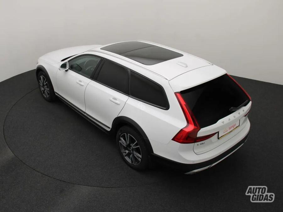 White Volvo V90 2019 in Vilnius, with an engine capacity of 2.00 L and mileage of 269 thousand km for 19799 €, photo 12 on AUTOMOTO.COM.LV