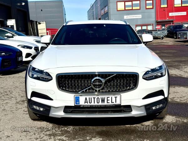 White Volvo V90 2019 in Tallinn, with an engine capacity of 2.00 L and mileage of 204 thousand km for 21500 €, photo 2 on AUTOMOTO.COM.LV