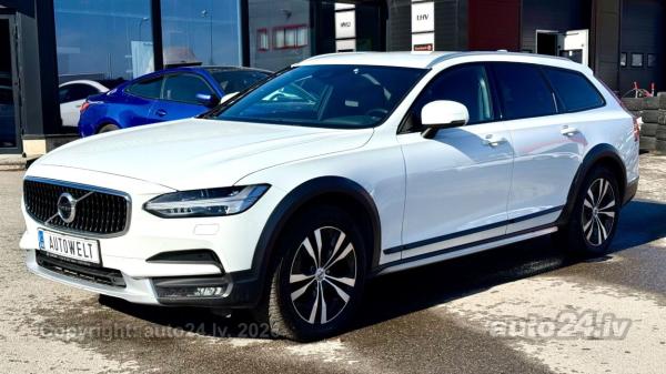 White Volvo V90 2019 in Tallinn, with an engine capacity of 2.00 L and mileage of 204 thousand km for 21500 €, photo 3 on AUTOMOTO.COM.LV